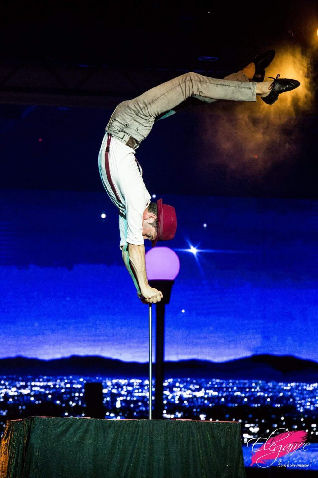 Emma contorsionniste - Chorégraphe créant des numéros visuels uniques